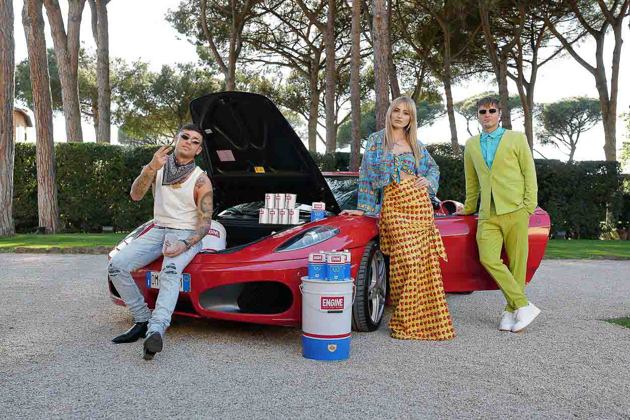 Il video di Super Cafoni: bevo ENGINE e impazzisco – DiscoBar.it